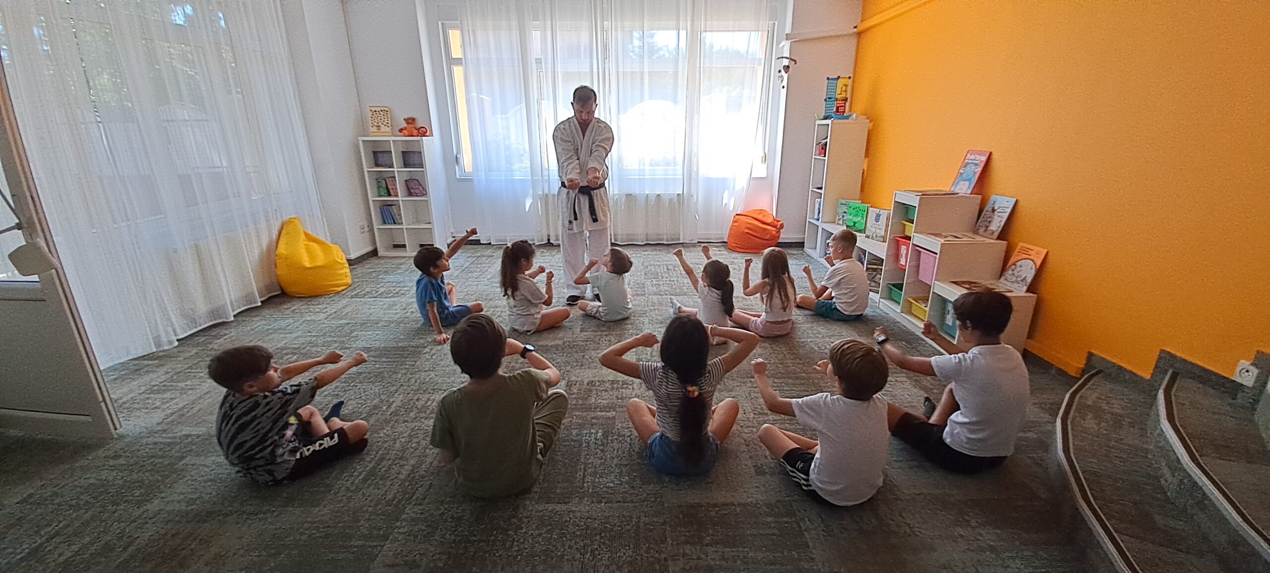 Acasă - Evia Kids Afterschool